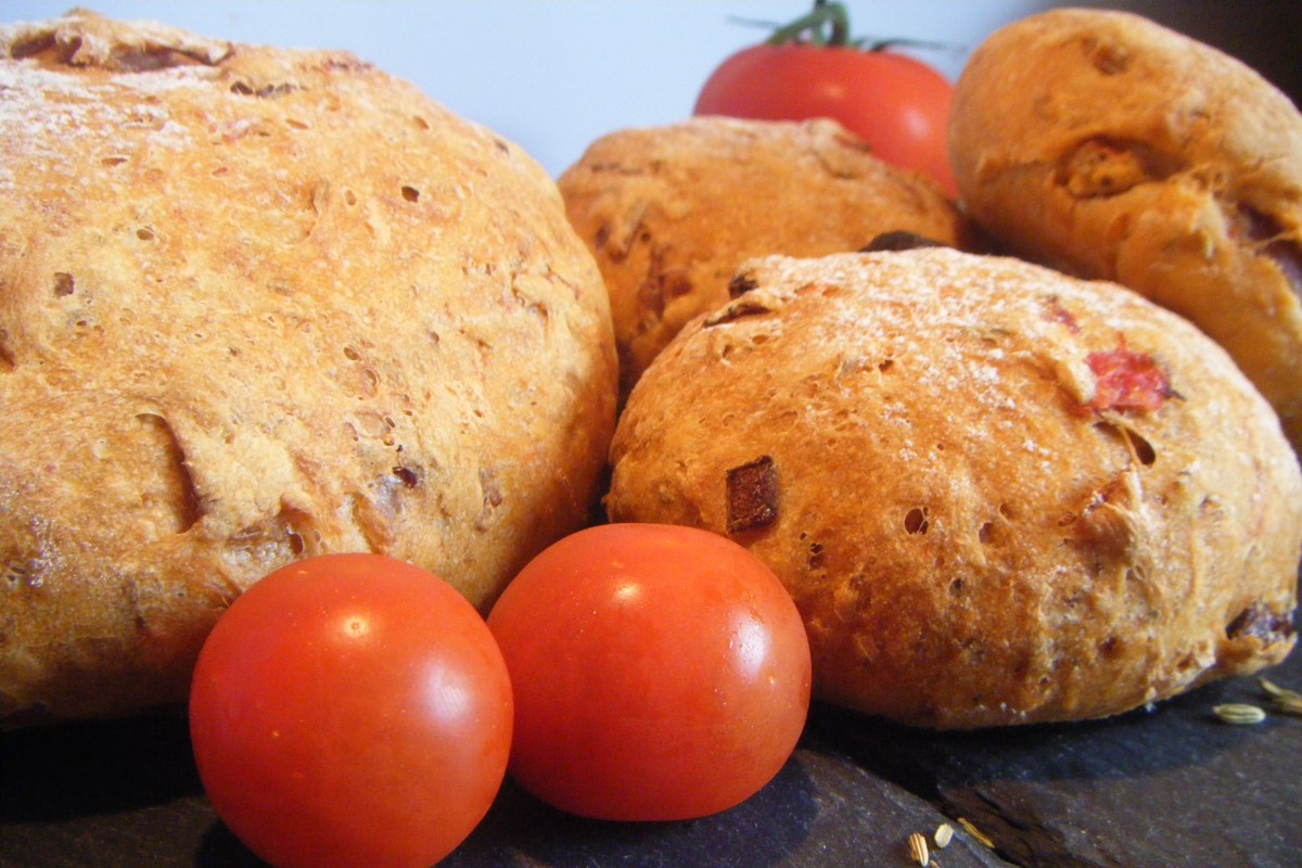 Tomato, Red Onion and Fennel Bread – Kitchen Feasts